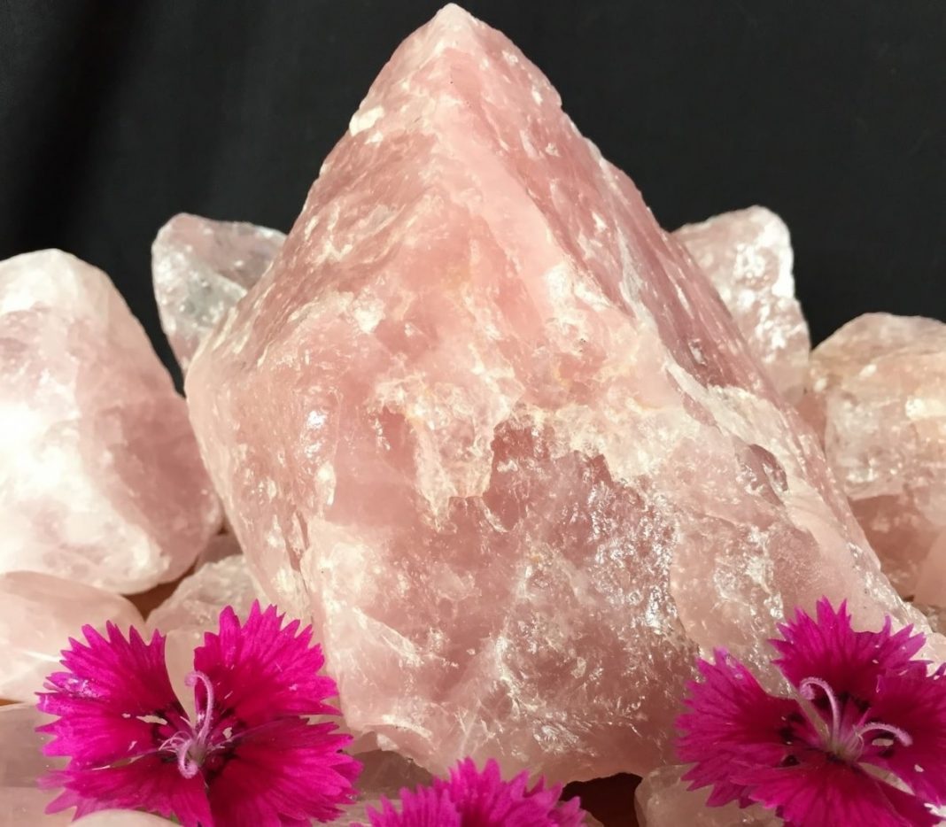 Cristalli rosa e pietre proprietà ed utilizzo: quarzo rosa - Notizie In ...